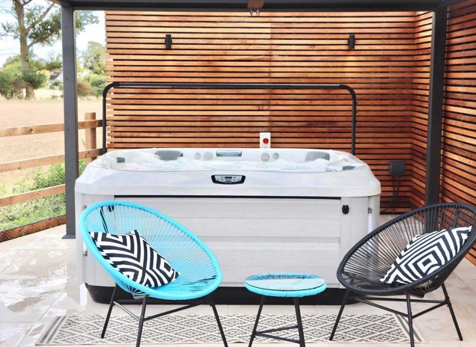 Spa carré 4 places rigide J-335 - Jacuzzi®
