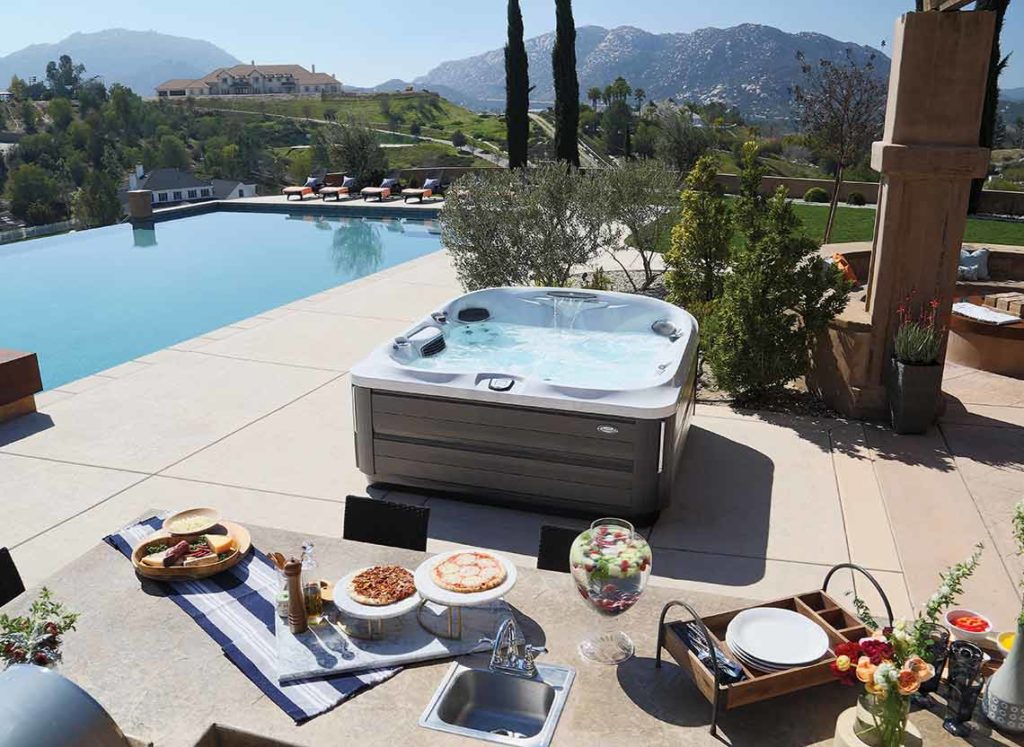 Spa Jacuzzi extérieur 6 places : Jacuzzi J-485 | Jacuzzi®